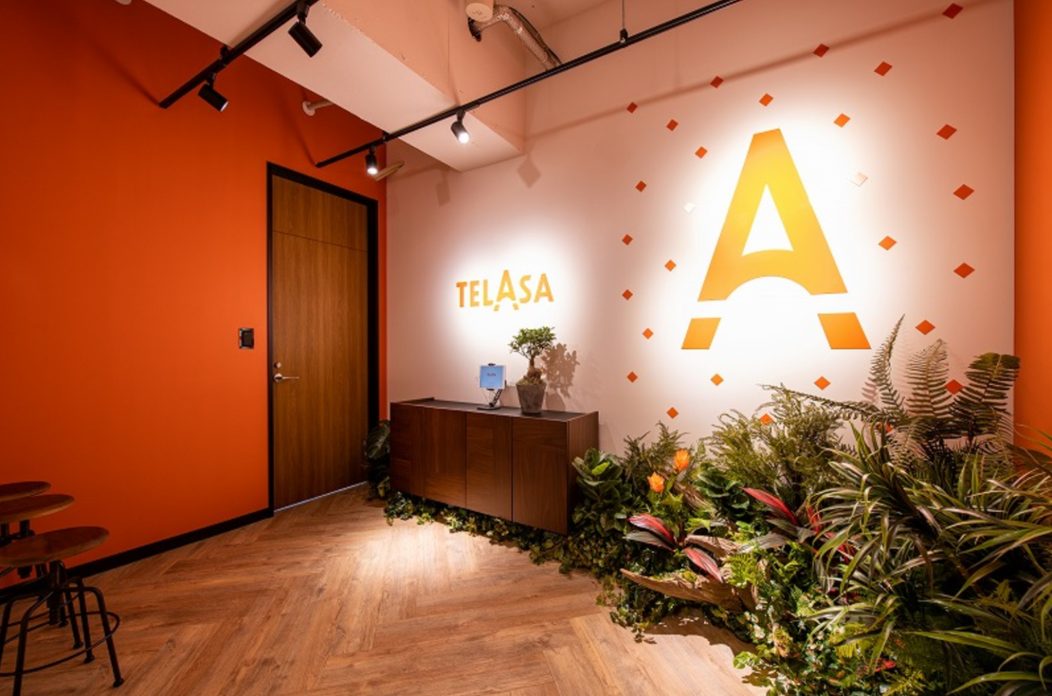 オフィスは壁からおしゃれにできる！壁面デザインの効果と事例｜リリカラ株式会社